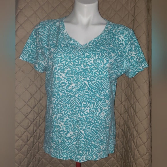 Laura Scott | Tops | Laura Scott Vneck Tee | Poshmark